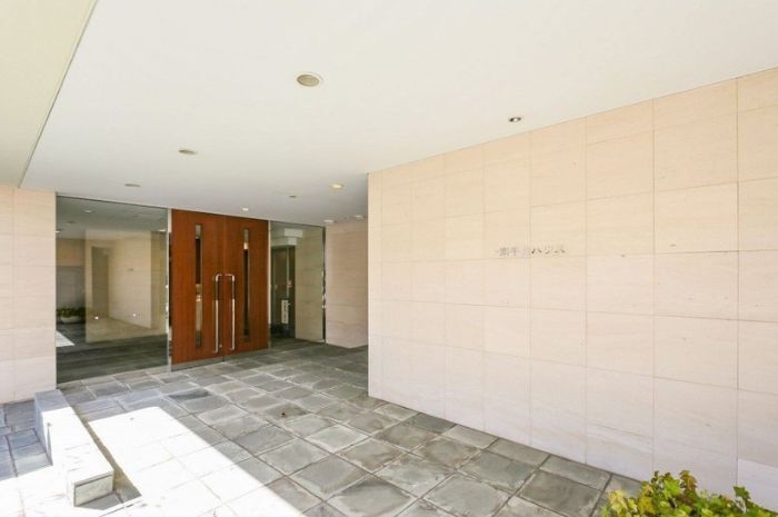 NAMPEIDAI HOUSE 3F for Sale : Luxury Apartment in Shibuya - HouseRep Tokyo